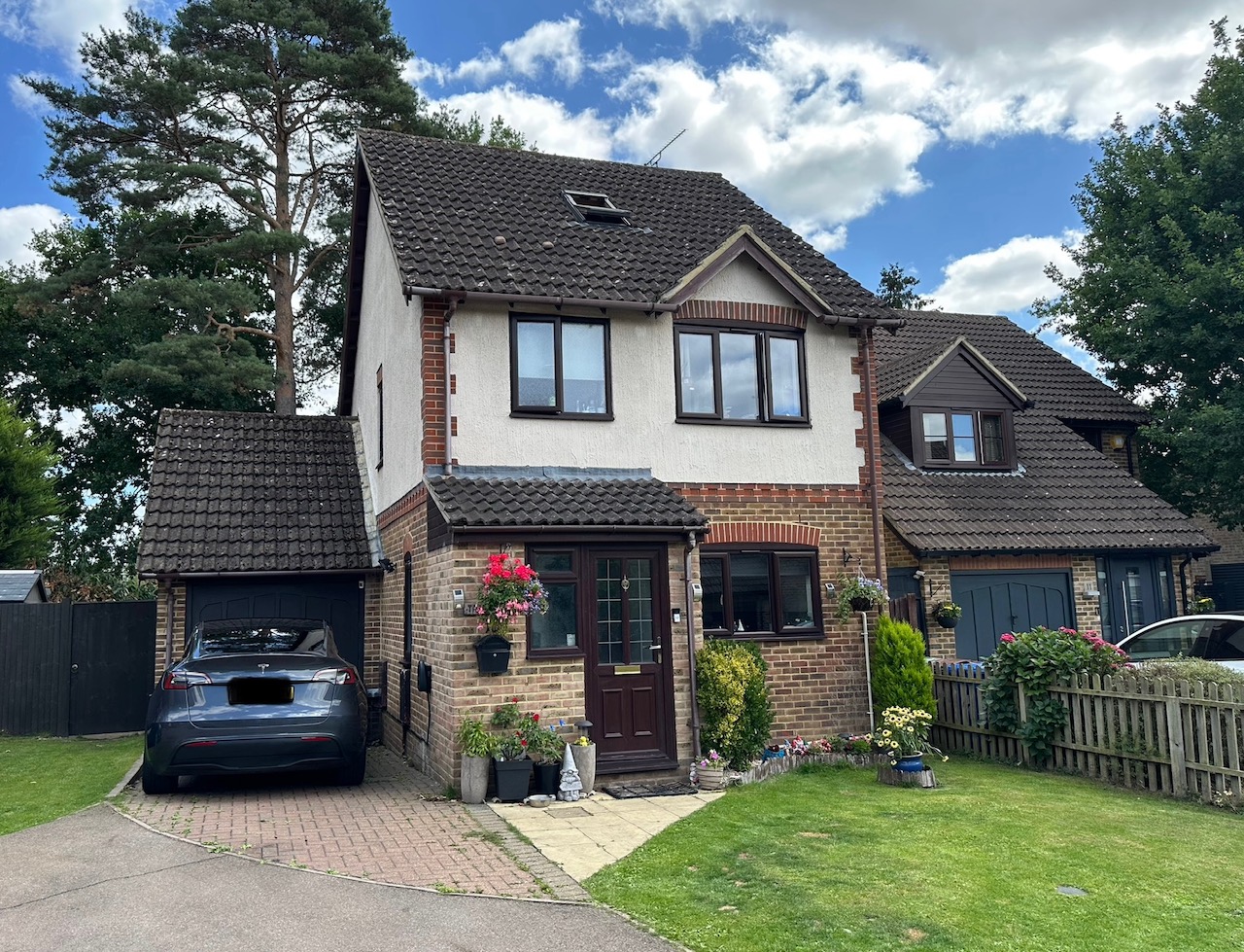 GIBBONS CLOSE SANDHURST, BERKSHIRE GU47 9BB | Berkshire Estate Agents